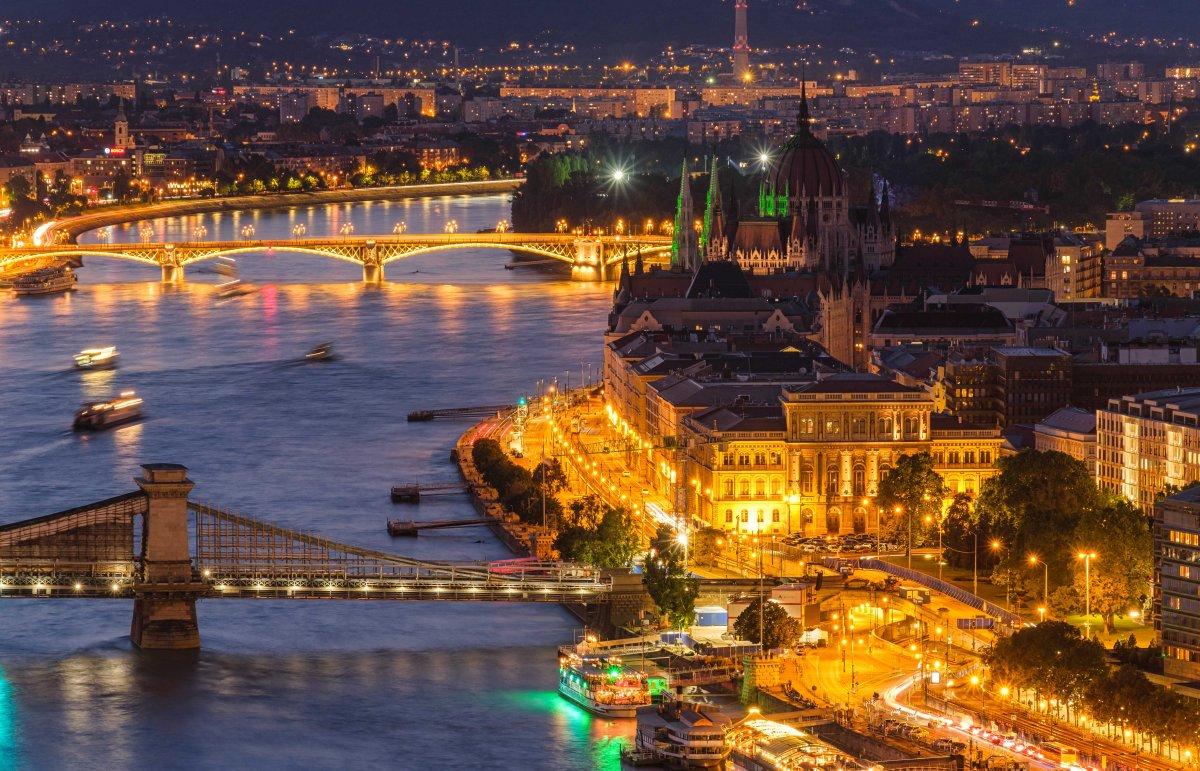 The World’s 10 Most Beautiful Cities at Night