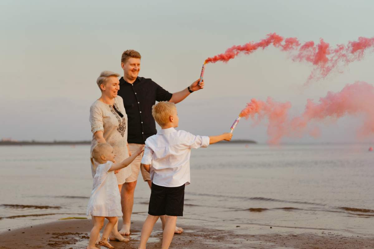 Heartfelt Pregnancy Announcement Photo Ideas That Reflect the Happiness ...