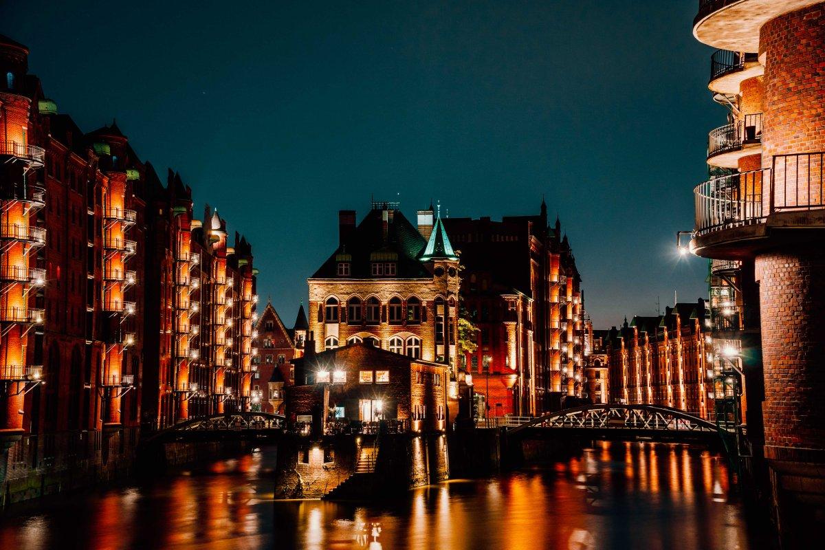 The World’s 10 Most Beautiful Cities at Night