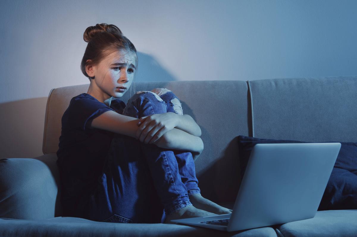 How to Help Kids Resist Online Peer Pressure and Social Media Influence