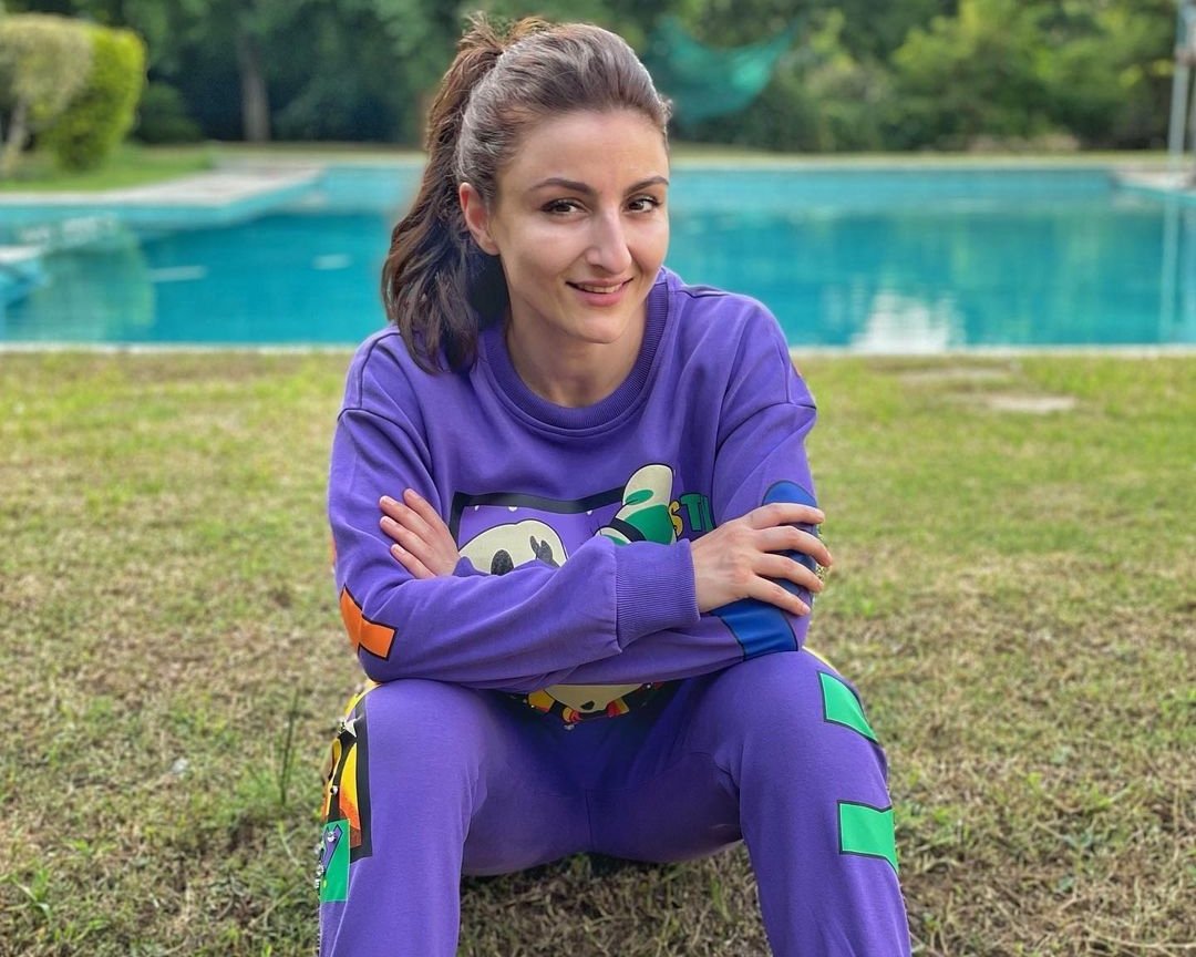 'Gym girl' Soha Ali Khan says 'muscles and mascara both stay on'