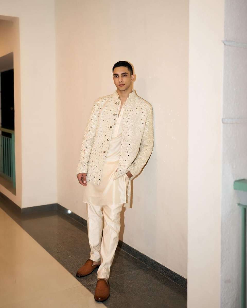Stunning Diwali Outfits for Men Inspired by Bollywood Style Icons