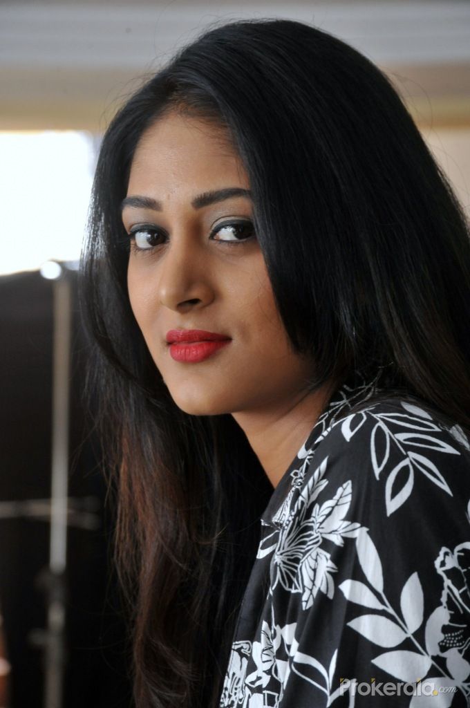 Maaya Movie Wallpapers, Posters & Stills