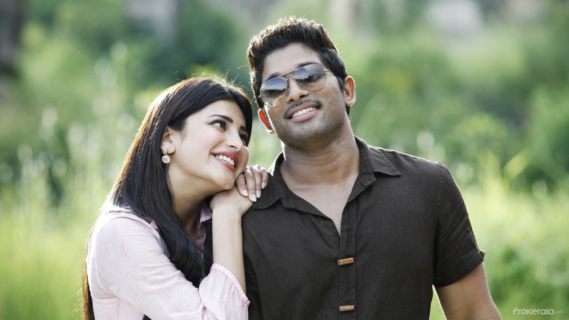 Allu Arjun & Sruti Hasan in movie Race Gurram Still # 5