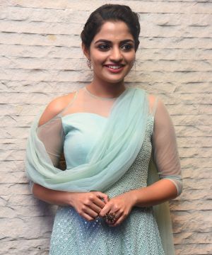 Ayalvaashi Movie Cast, Review, Wallpapers & Trailer