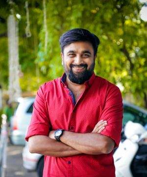 Nandhan Movie Cast, Review, Wallpapers & Trailer