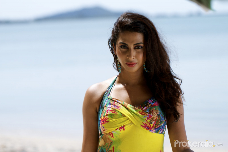 Aata Movie Wallpapers, Posters & Stills