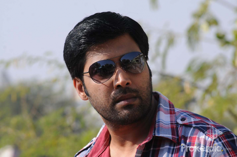 Yuganiki Oka Premikudu Movie Wallpapers, Posters & Stills