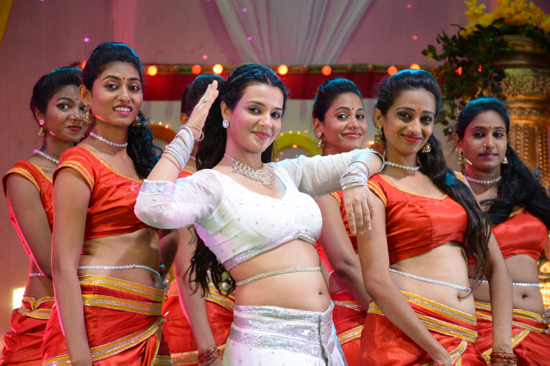 Cine Mahal - Rojuki 4 Aatalu Movie Wallpapers, Posters & Stills