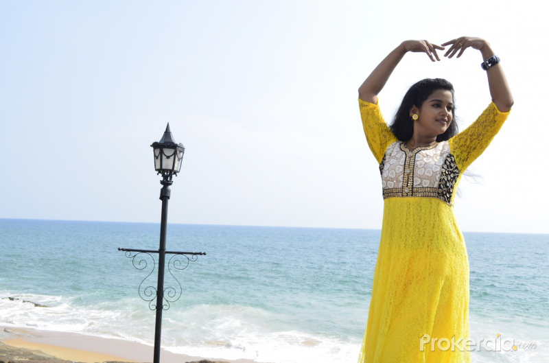 Natchathira Jannalil Movie Wallpapers, Posters & Stills
