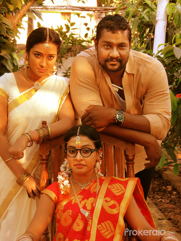 Aavu Puli Madhyalo Prabhas Pelli Movie Wallpapers, Posters & Stills