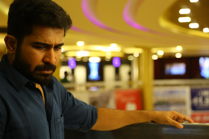 Kolaigaran Movie Wallpapers, Posters & Stills