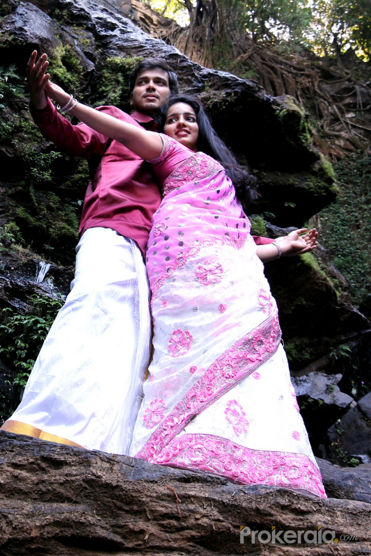 Nijama Nizhala Movie Wallpapers, Posters & Stills