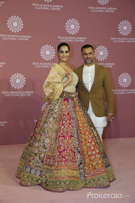 Sonam Kapoor Photos | Sonam Kapoor Pics & Photo Gallery | Hot, Sexy ...