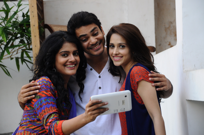 Vaaliba Raja Movie Wallpapers, Posters & Stills