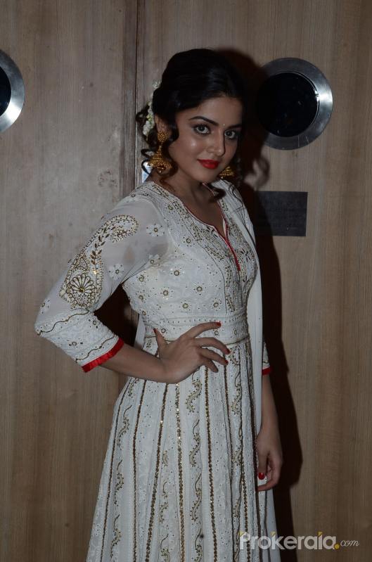 Wamiqa Gabbi Photos | Wamiqa Gabbi Pics & Photo Gallery | Hot, Sexy ...