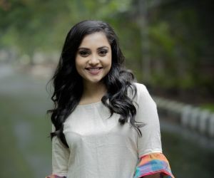 Thadam Movie Cast, Review, Wallpapers & Trailer