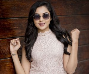 Thadam Movie Cast, Review, Wallpapers & Trailer