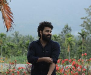 Amutha Movie Cast, Review, Wallpapers & Trailer