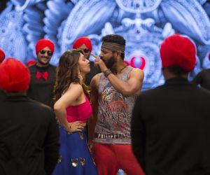Gulaebaghavali Movie Cast, Review, Wallpapers & Trailer