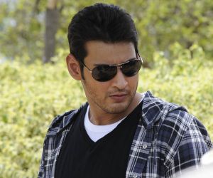 Khaleja Movie Cast, Review, Wallpapers & Trailer