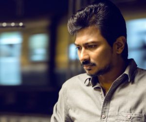 Manithan Movie Cast, Review, Wallpapers & Trailer