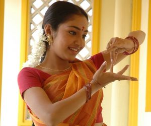 Mittai Movie Cast, Review, Wallpapers & Trailer