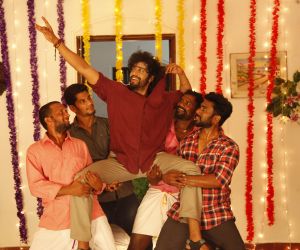 Thanne Vandi Movie Cast, Review, Wallpapers & Trailer