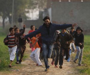 Raanjhnaa Movie Synopsis - Raanjhnaa Hindi Movie Plot