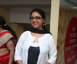 Gulaebaghavali Movie Cast, Review, Wallpapers & Trailer