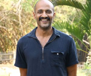 House Owner Movie Cast, Review, Wallpapers & Trailer