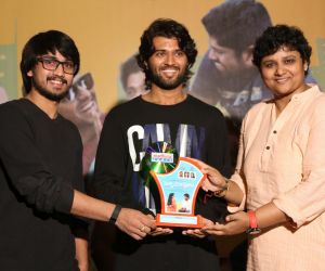 Pelli Choopulu Movie Cast, Review, Wallpapers & Trailer