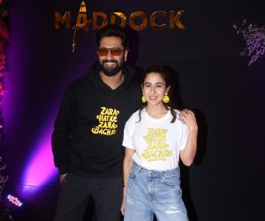 Zara Hatke Zara Bachke Movie Cast, Review, Wallpapers & Trailer
