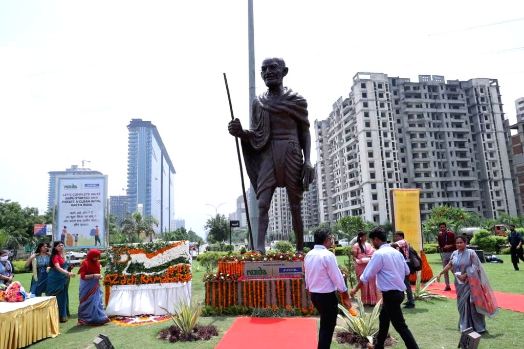 Free Photo: 20 ft high, 6 ft tall, 6 ft wide statue of Mahatma Gandhi ...