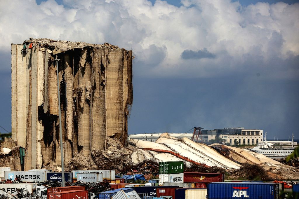 : Beirut : Northern sector of Beirut's iconic grain silos fully collapses