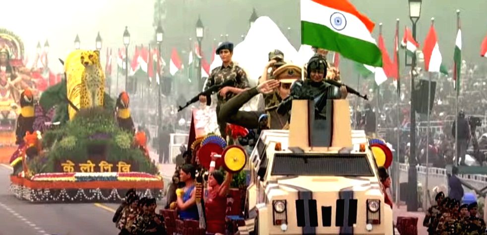 Free photo :23 tableaux roll down Kartavya Path on R-Day