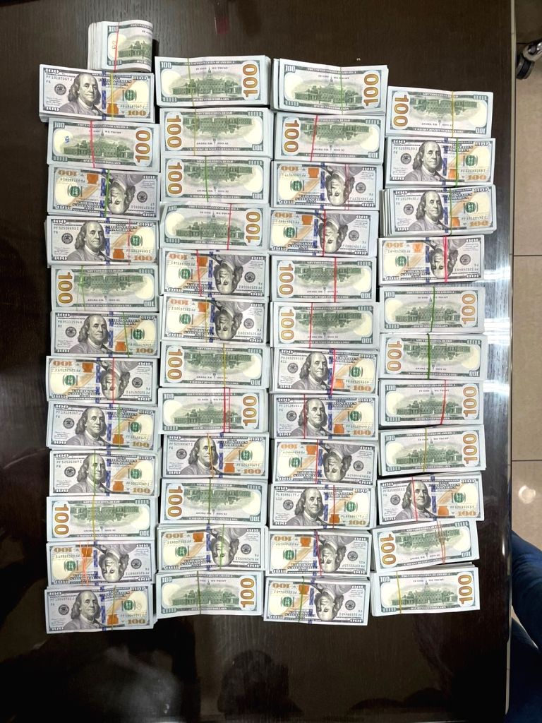 $4,97,000 seized from passengers' saree, shoes at Mumbai Airport