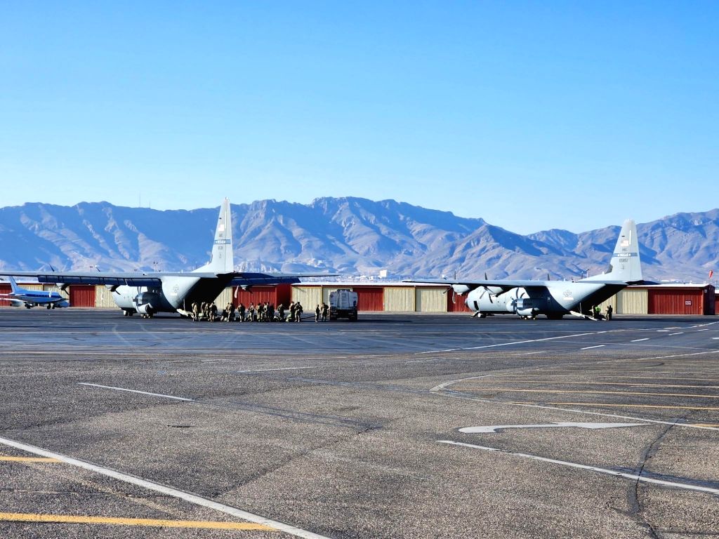 Free photo :400 US troops sent to border as SC halts lifting asylum ...