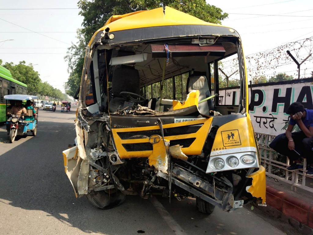 6 children injured in school bus accident