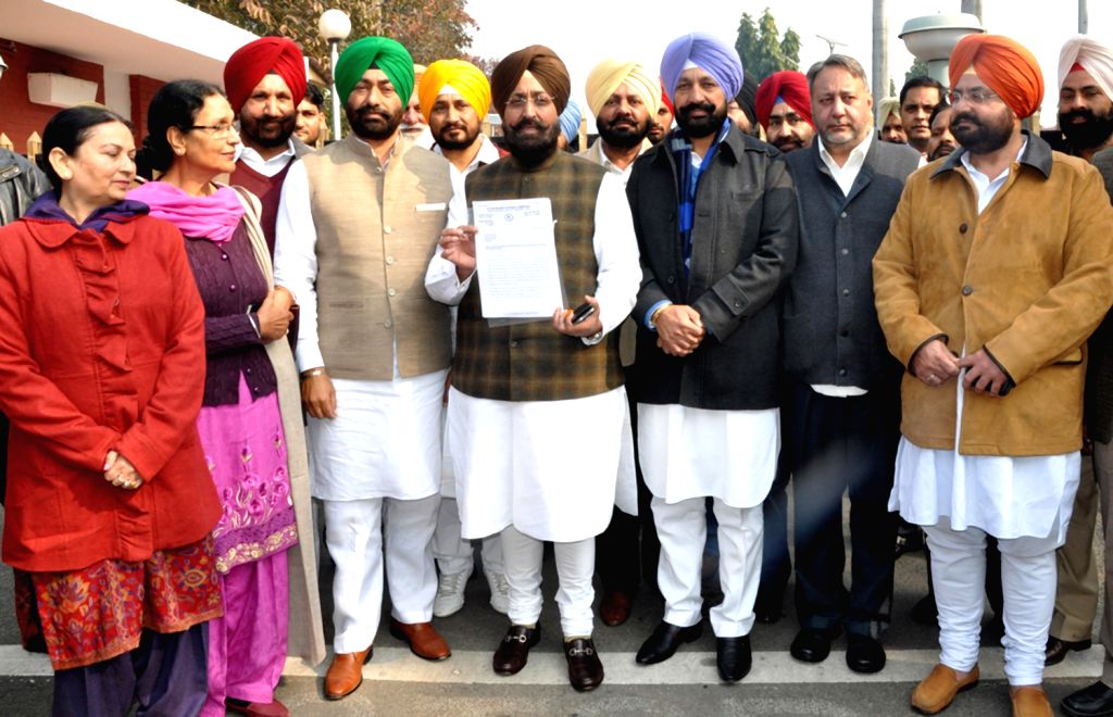 Congress delegation meets Punjab Governor