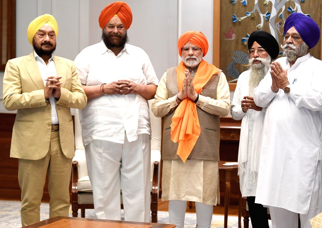 : New Delhi: A delegation of Delhiâ s Gurdwara Shri Bala Sahib meets PM