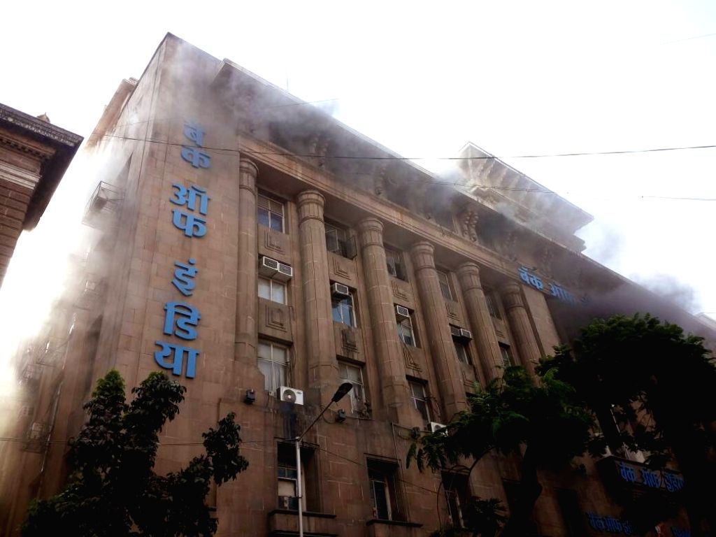 Fire breaks out at Bank of India building