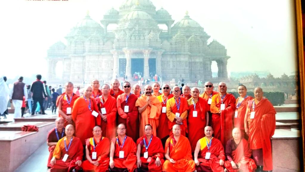 Free Photo : A group of 24 Buddhist monks from Bhutan to India.