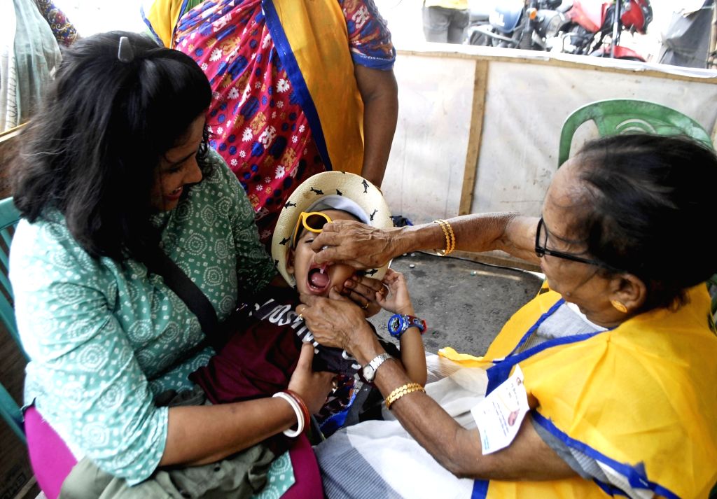 A healthcare worker administers polio drops to an toddler during SNID round