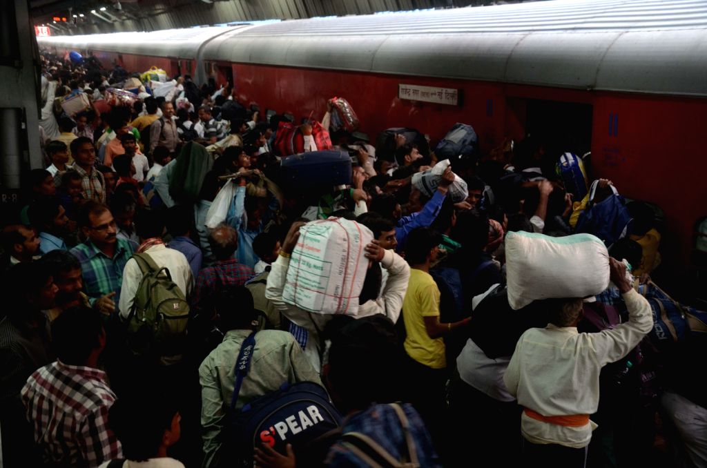 Heavily crowded platform of New Delhi Railway Station