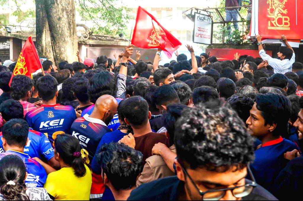 A huge crowd RCB fans gather outside M Chinnaswamy Stadium in Bengaluru