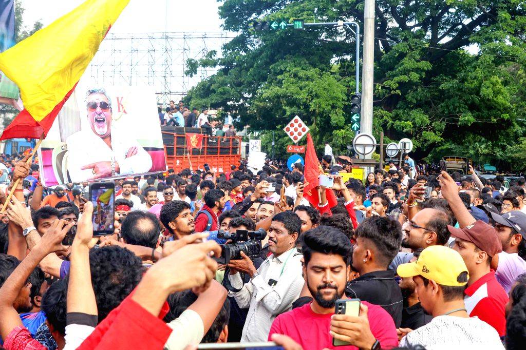 A huge crowd RCB fans gather outside M Chinnaswamy Stadium in Bengaluru