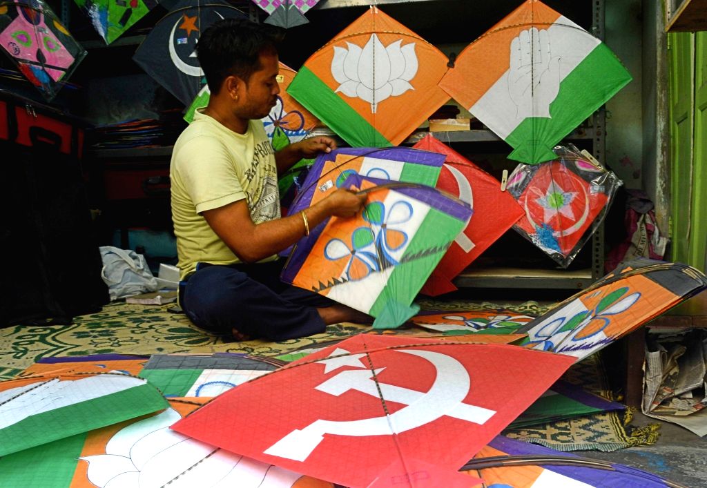 A kite maker making a political kite for ceiling ahead of State ...