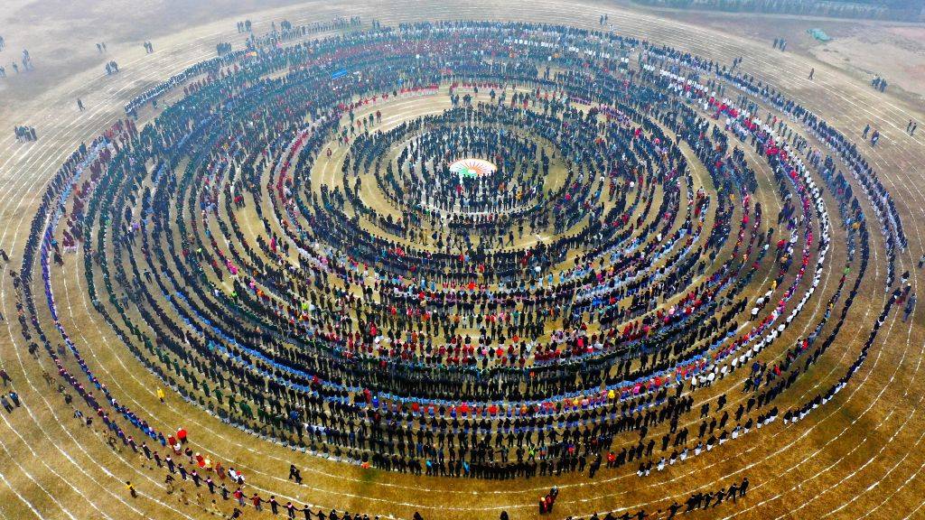 A large number of people form a human chain during an oath-taking ...