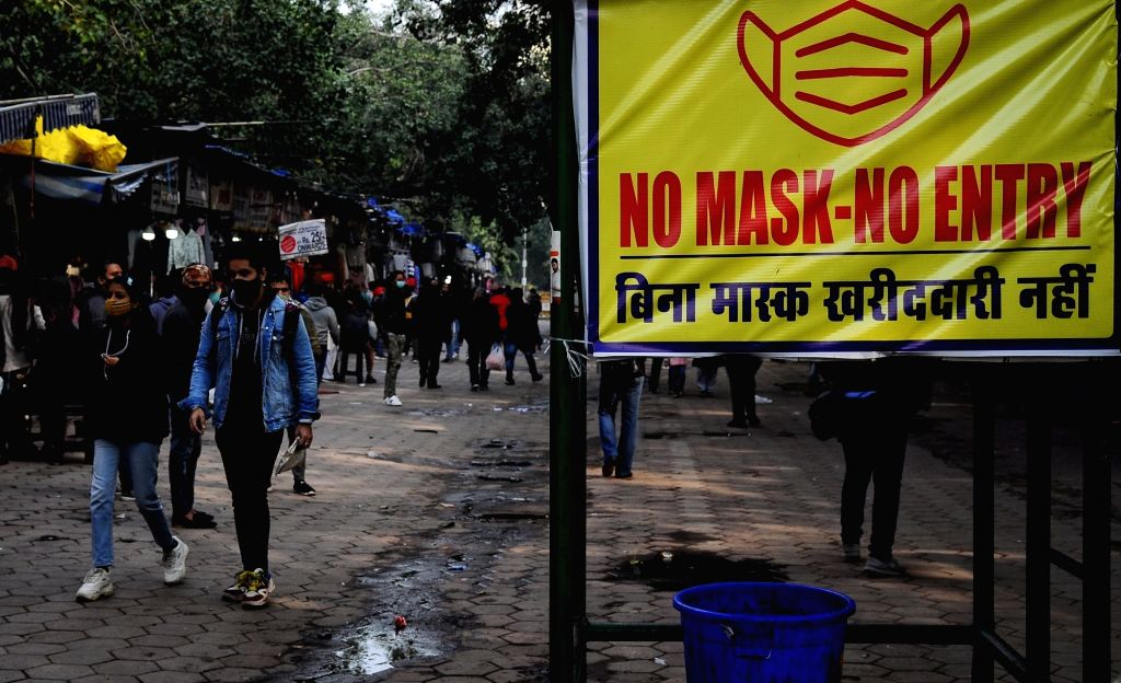 A poster put up written 'No Mask No Entry' at Janpath market